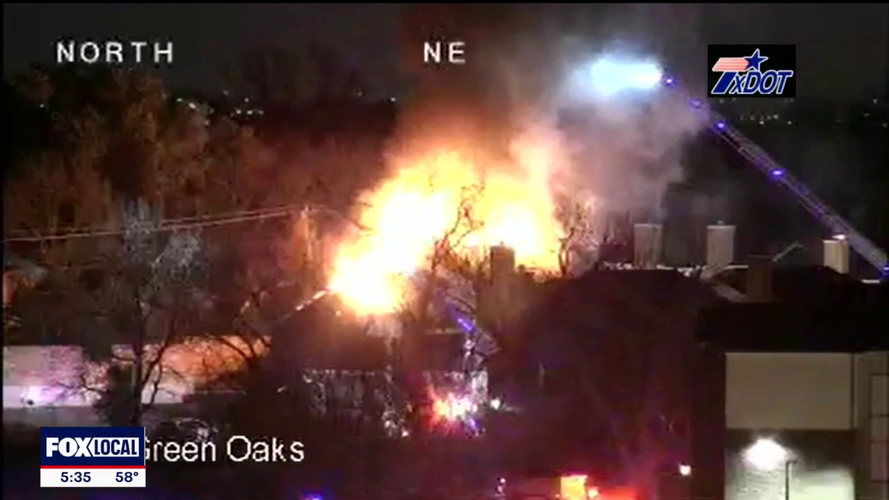 Early morning apartment fire in Fort Worth displaces families