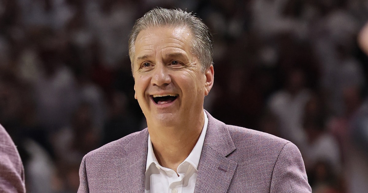 Arkansas’ John Calipari watches 5-star SG Jordan Smith Jr. Thursday night