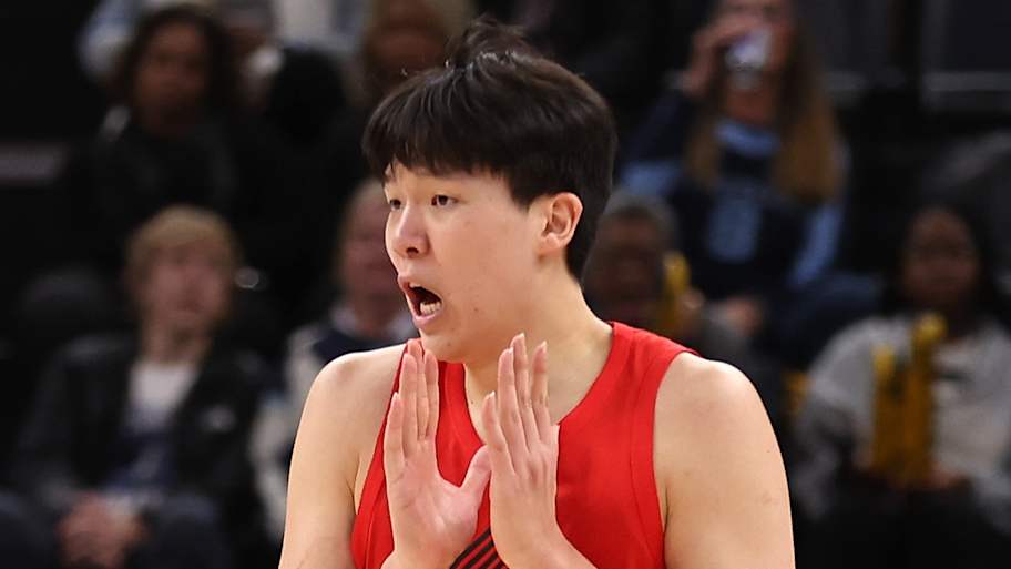 Yang Hansen's struggles have left the Blazers with a difficult decision