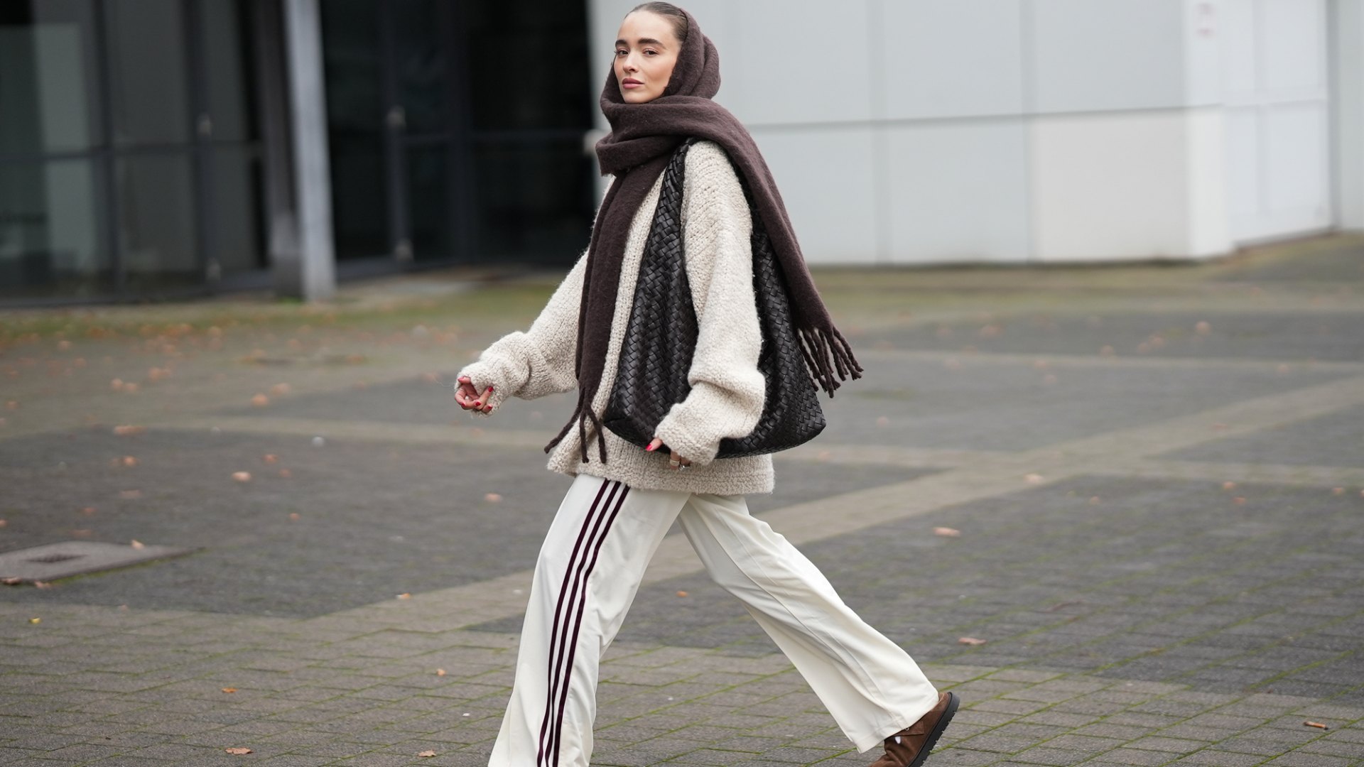 These elevated sweatpants nail the anti-jeans trend celebs are obsessed ...