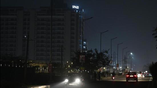 Residents across sectors flag issue of defunct streetlights