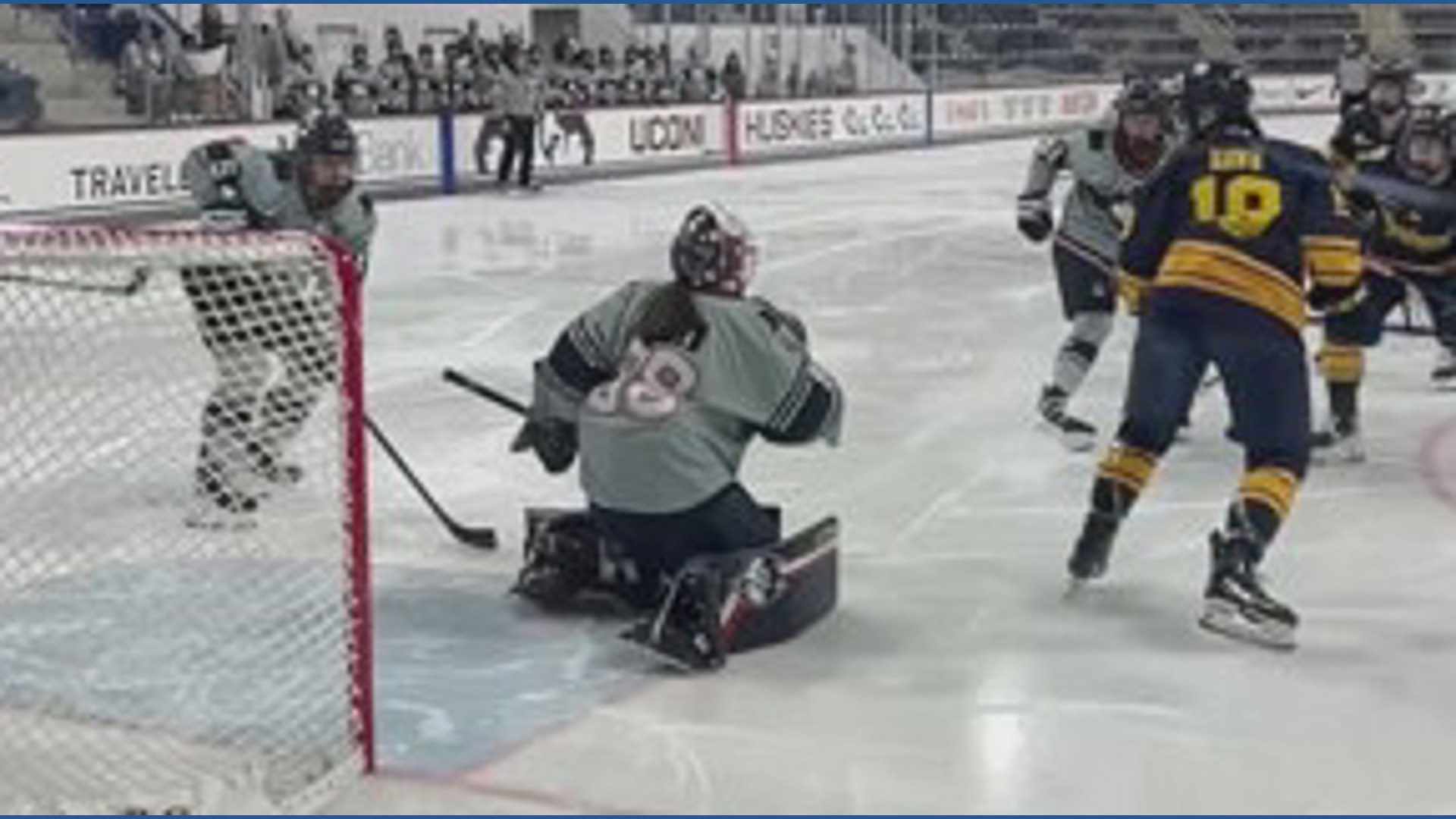 Glove save, Tia Chan