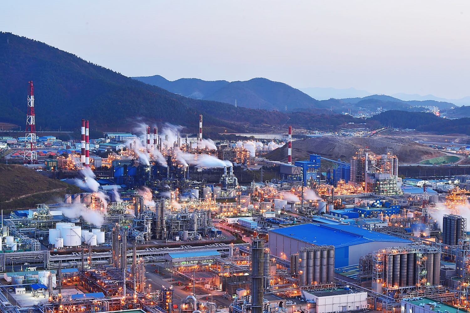 South Korea eases tax benefits for U-turn firms, joint home owners