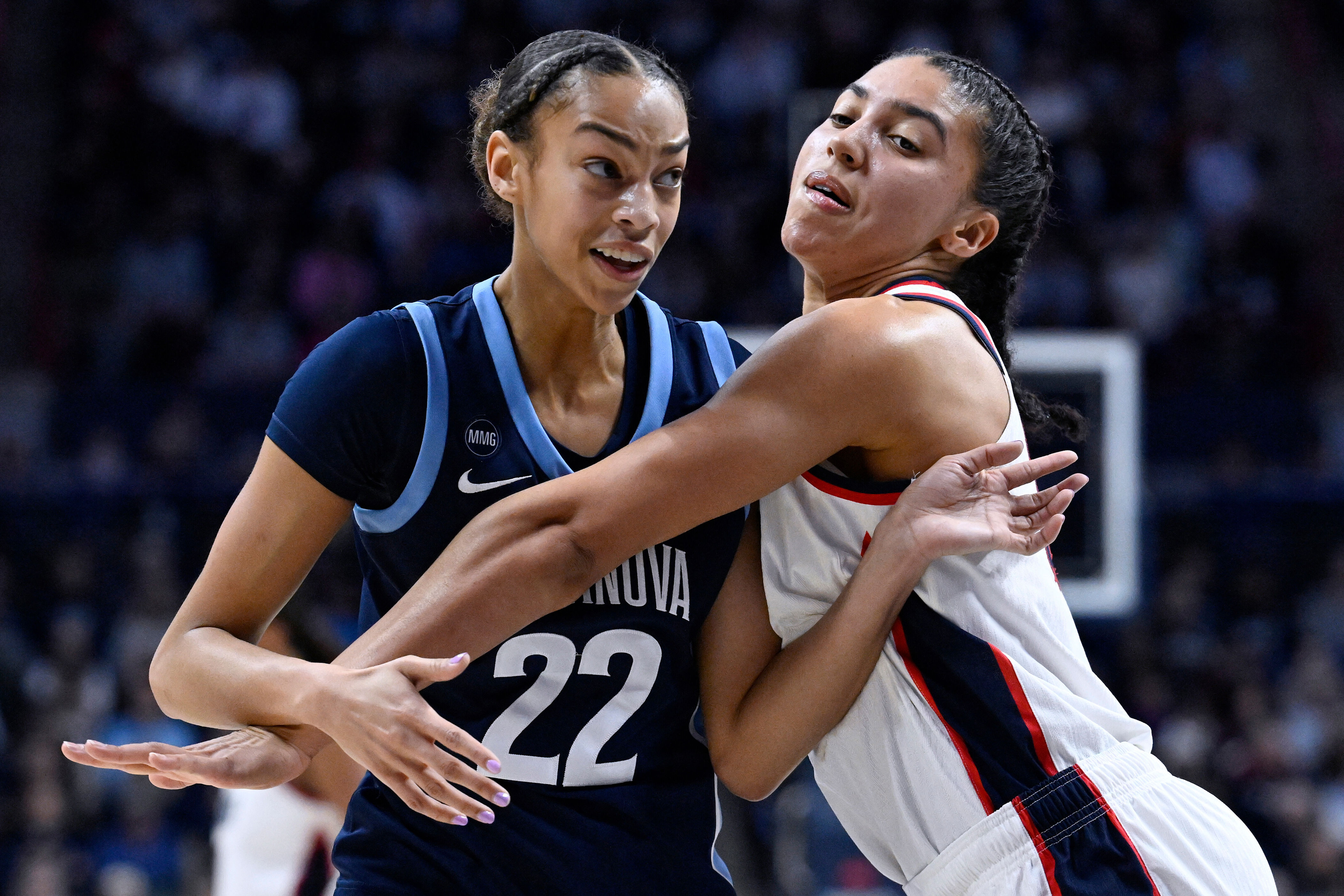 Sarah Strong leads top-ranked UConn to 34th straight win, 99-50 over ...