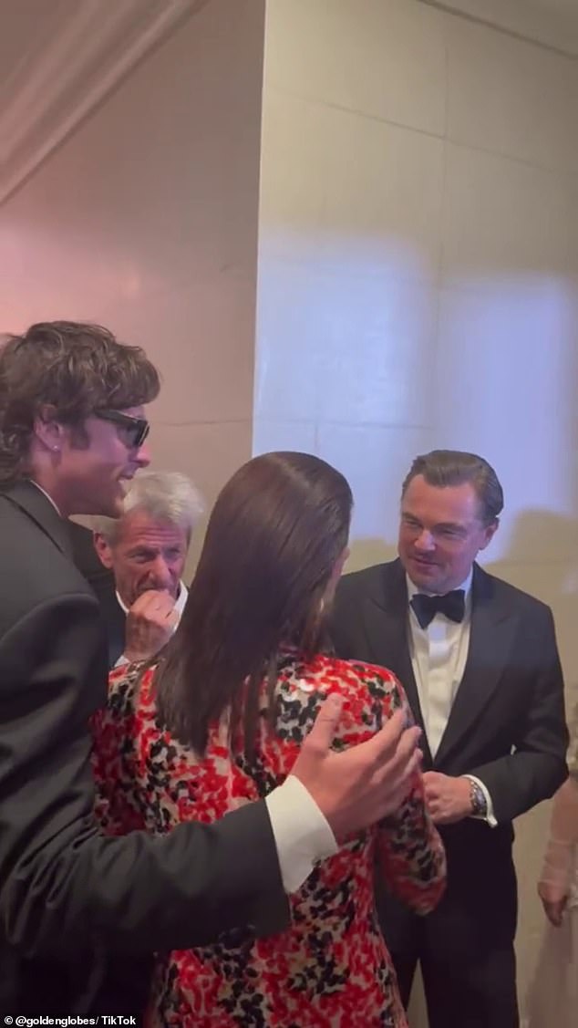 Awkward moment Jacob Elordi's mother snubs Leonardo DiCaprio backstage ...