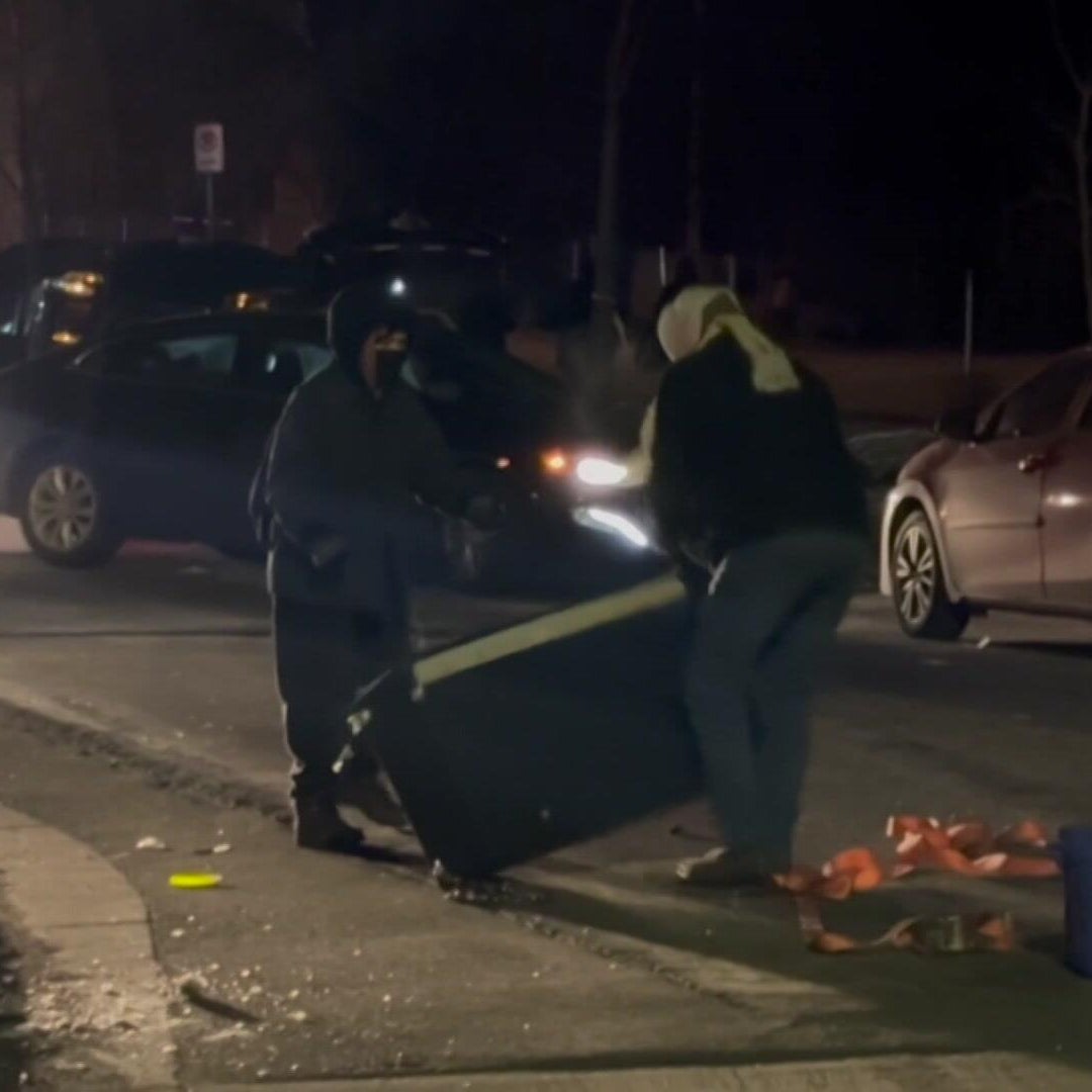 Protesters smash into FBI vehicles allegedly containing federal documents