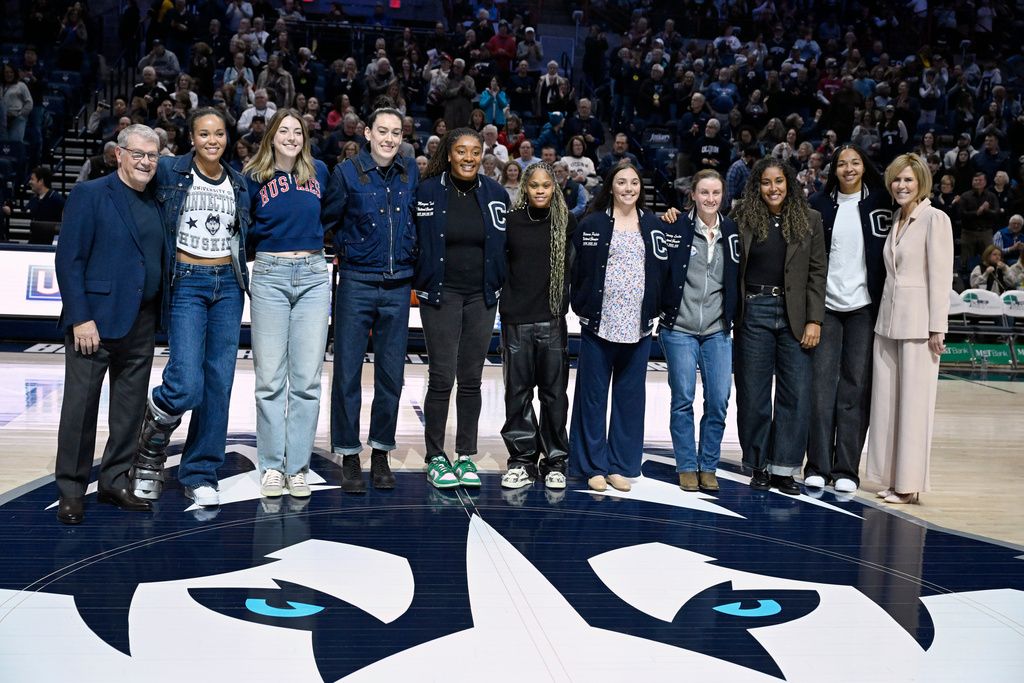 Sarah Strong leads top-ranked UConn to 34th straight win, 99-50 over ...