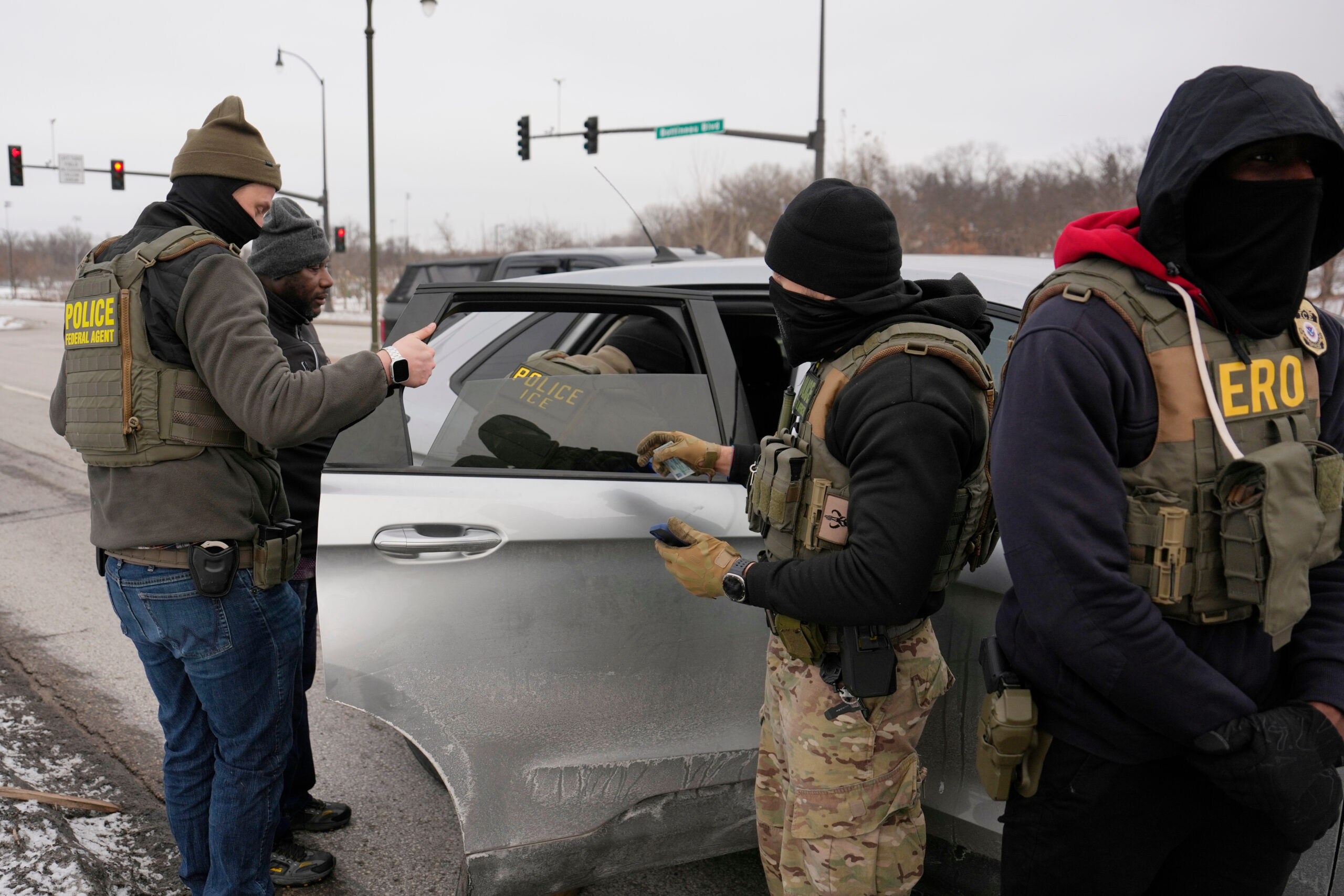 ICE agents shatter car window after being told 'there’s a baby' inside ...