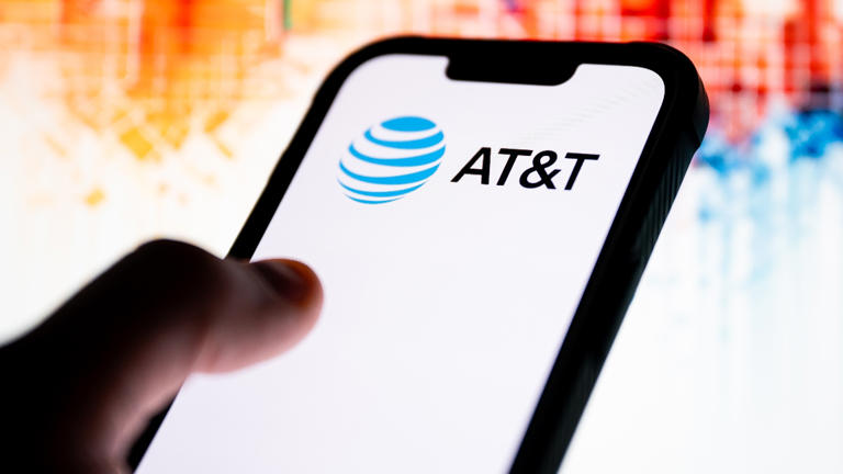 AT&T rewards scam alert: Delete this text immediately!
