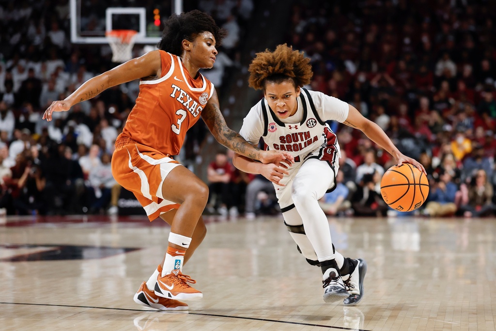 No. 2 South Carolina women beat No. 4 Texas 68-65 to avenge only loss