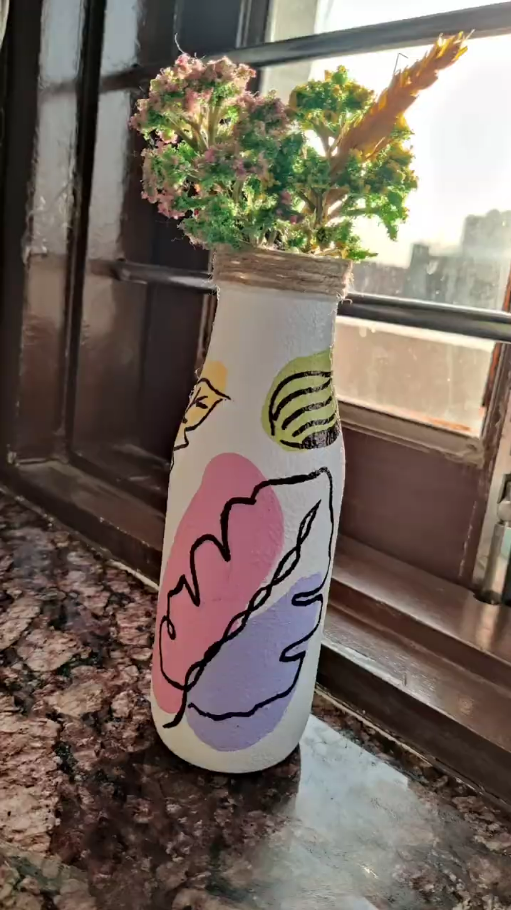 Create stunning bottle art with easy DIY techniques