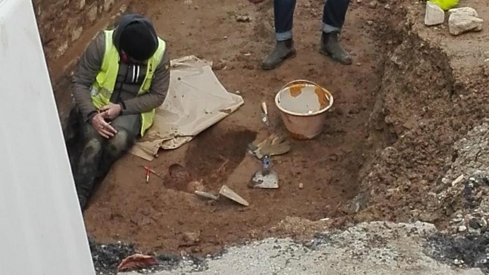 Lavori tramvia, dai reperti spunta un piccolo scheletro: è una bimba ...