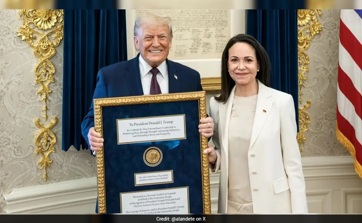 "Wonderful gesture": Trump as Machado presents him her Nobel Peace Prize