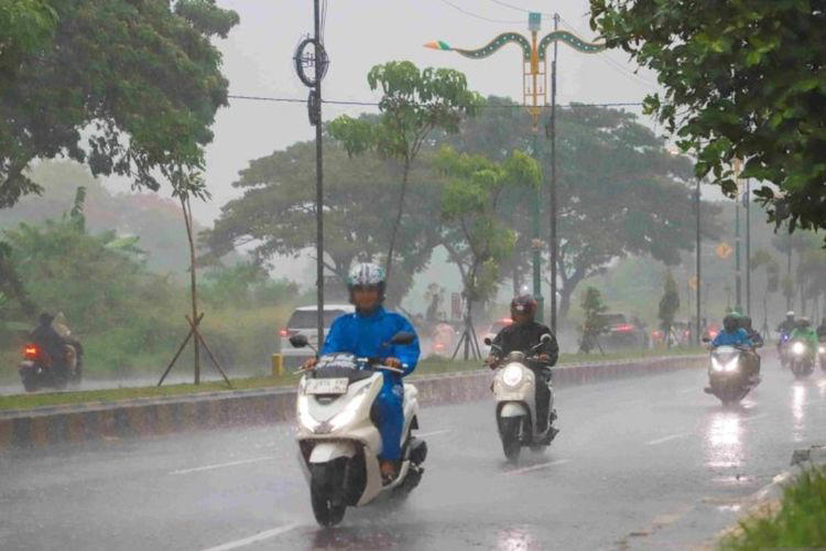 Hujan Guyur Mayoritas Kota Besar di Indonesia Jumat Hari Ini