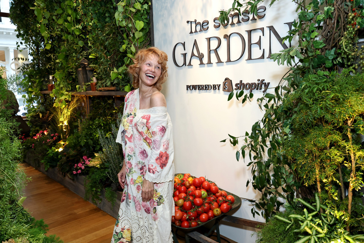 Pamela Anderson addresses estrangement with ex Tommy Lee: 'I miss him'