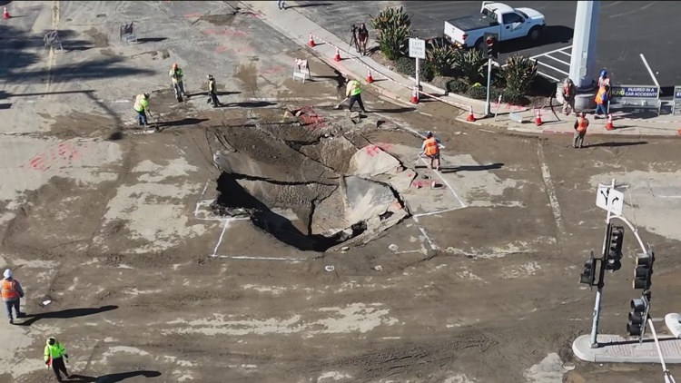Sinkhole shuts down major intersection in San Diego's Morena neighborhood