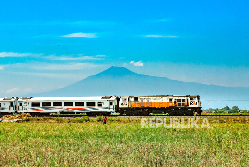 Hujan deras sempat rendam jalur KA Pantura, KAI berlakukan pembatasan ...