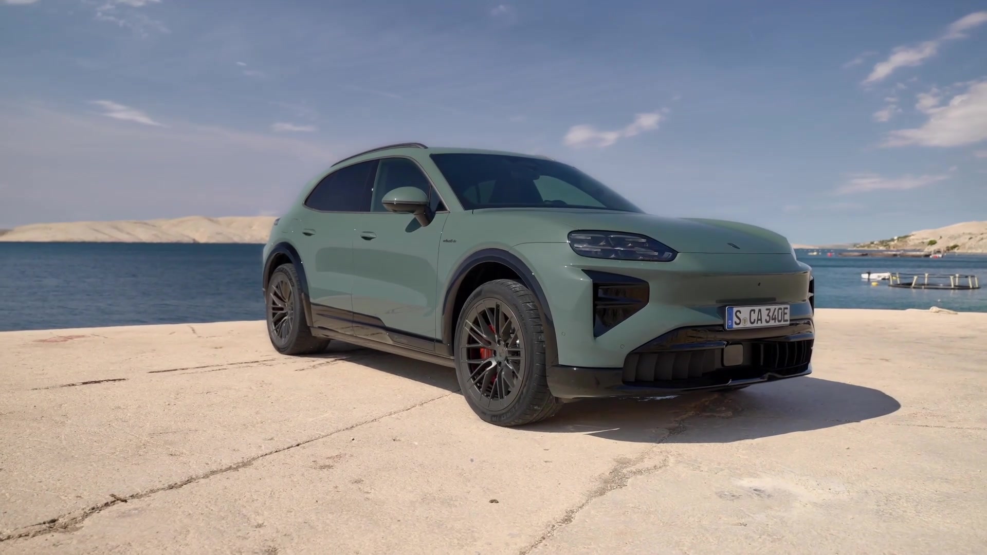 The new Porsche Cayenne Turbo electric design preview