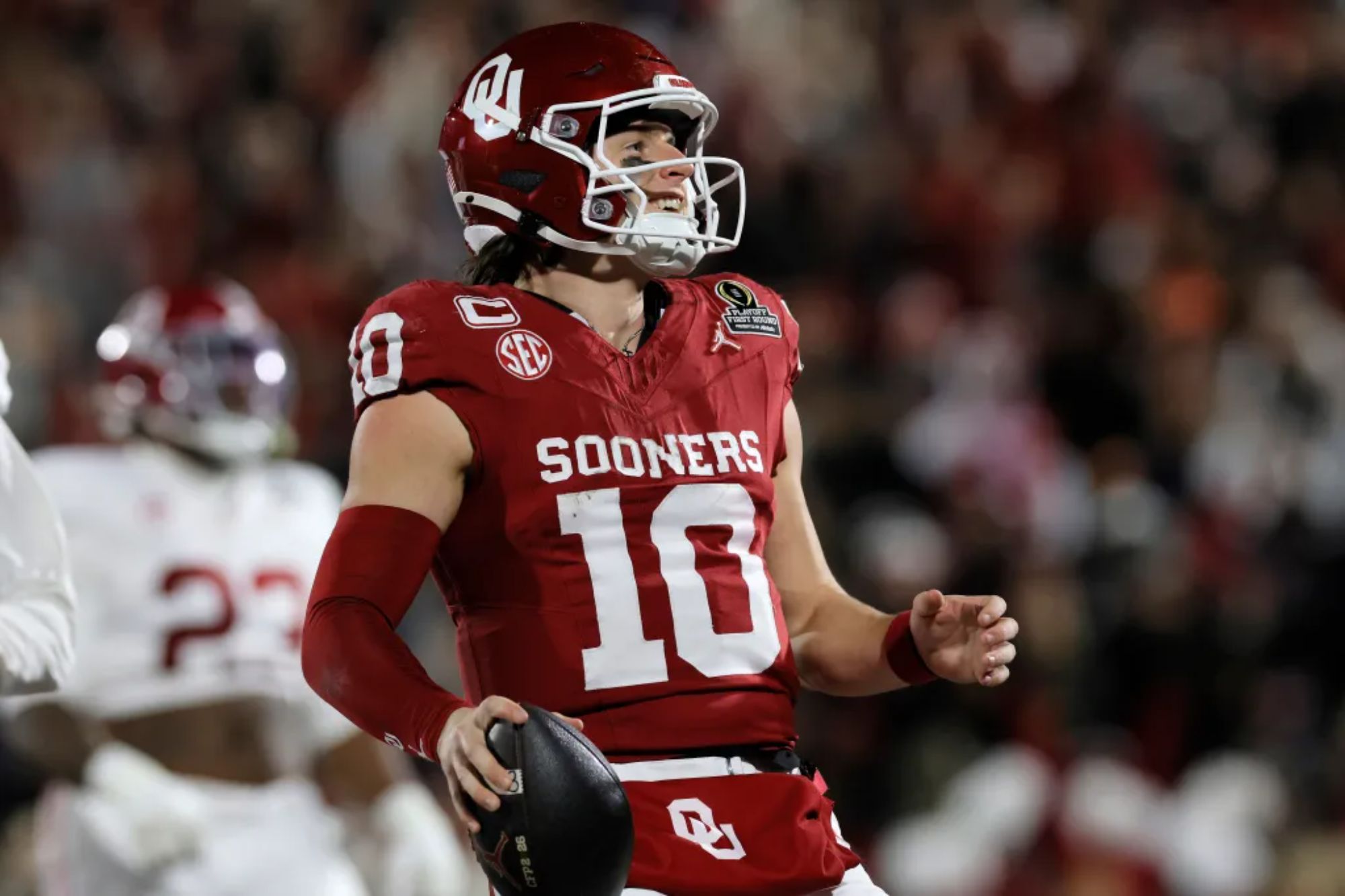Star quarterback John Mateer returning to Oklahoma for 2026