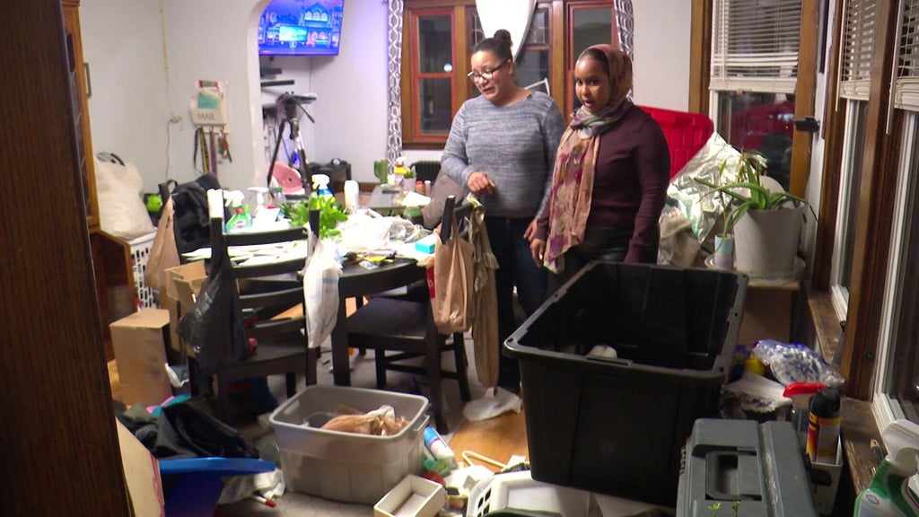 Minneapolis family says federal agents raided wrong home, looking for ...