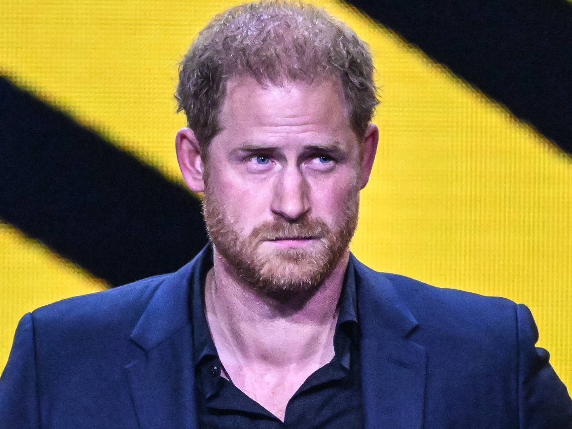 Prince Harry's first appearance of the year: He visits fire station