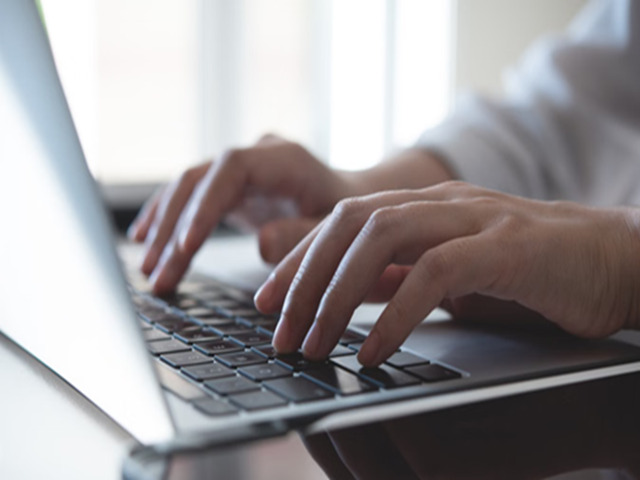 Laptop: Do you also leave your laptop switched on all the time? Find ...