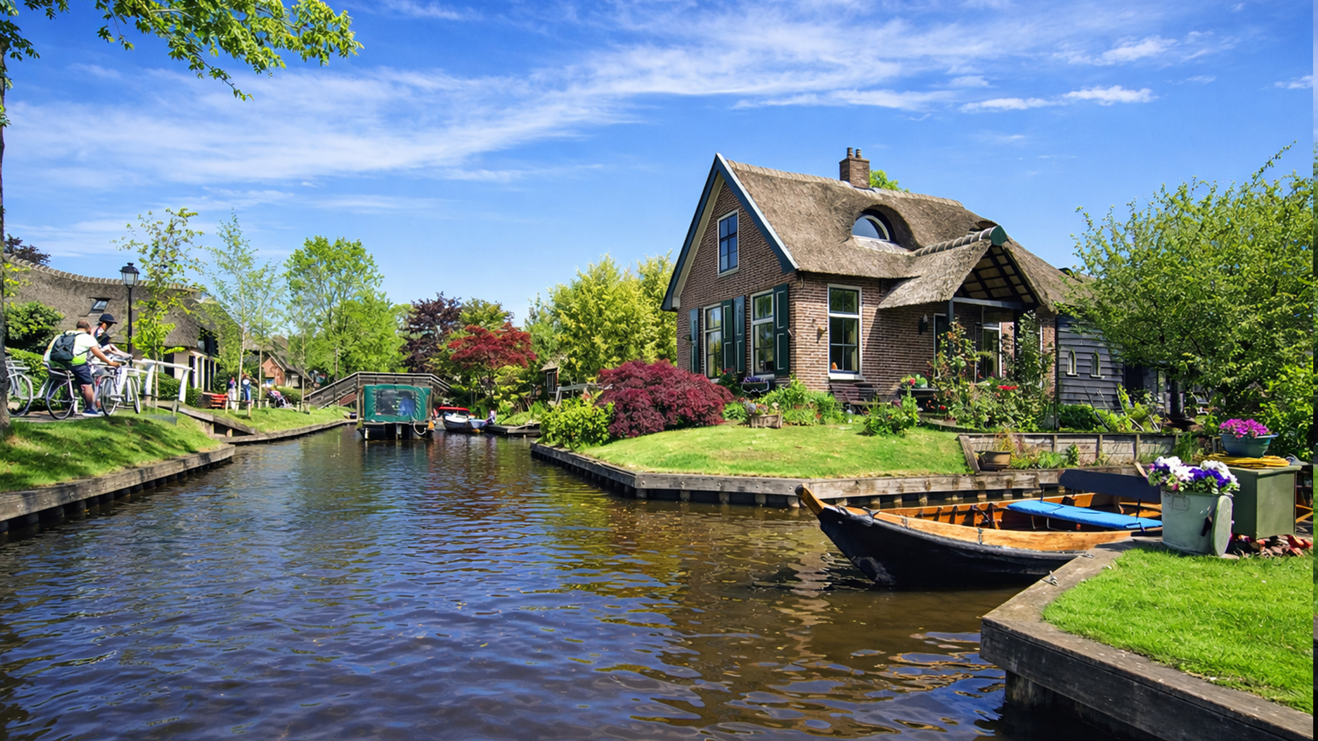 Giethoorn Netherlands peaceful canal boat ride (4K)