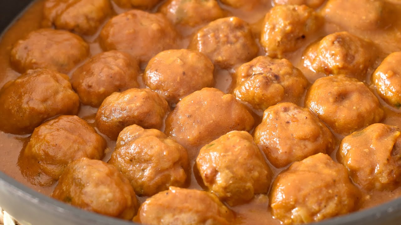Tender and juicy meatballs in sauce | A classic homemade recipe