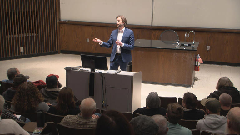 State senator hosts town hall on 2026 session; calls Pillen’s budget ...