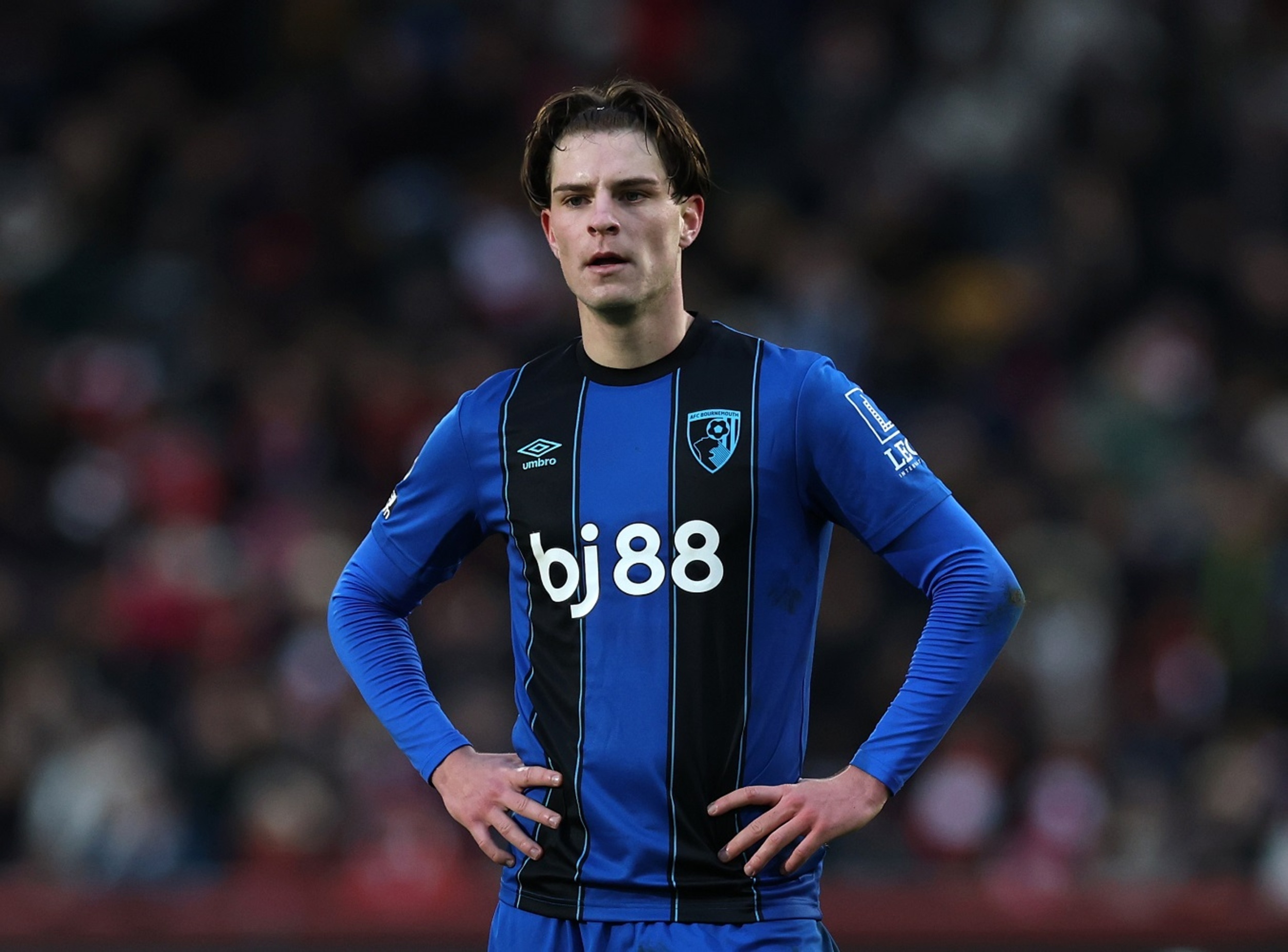 Man United & Man City 'keeping close tabs' on 22-year-old Premier ...