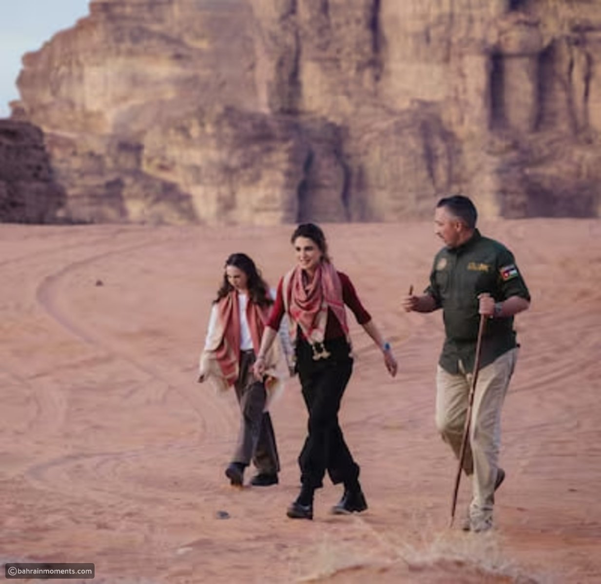 Queen Rania and Princess Salma explore UNESCO-listed Wadi Rum on steam ...