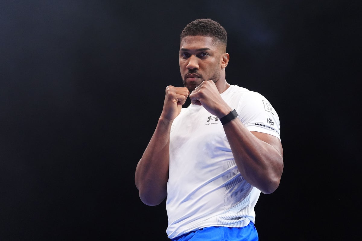 Anthony Joshua returns to the gym following car crash