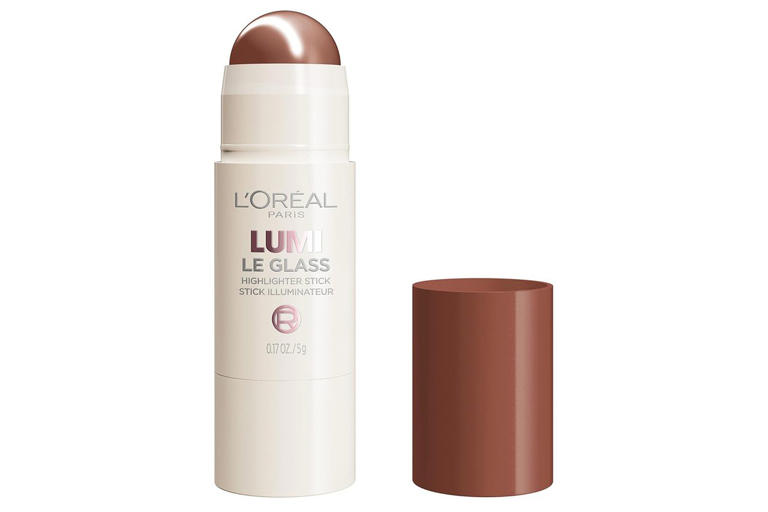 Elle Fanning's luminous complexion was thanks to the foundation ...