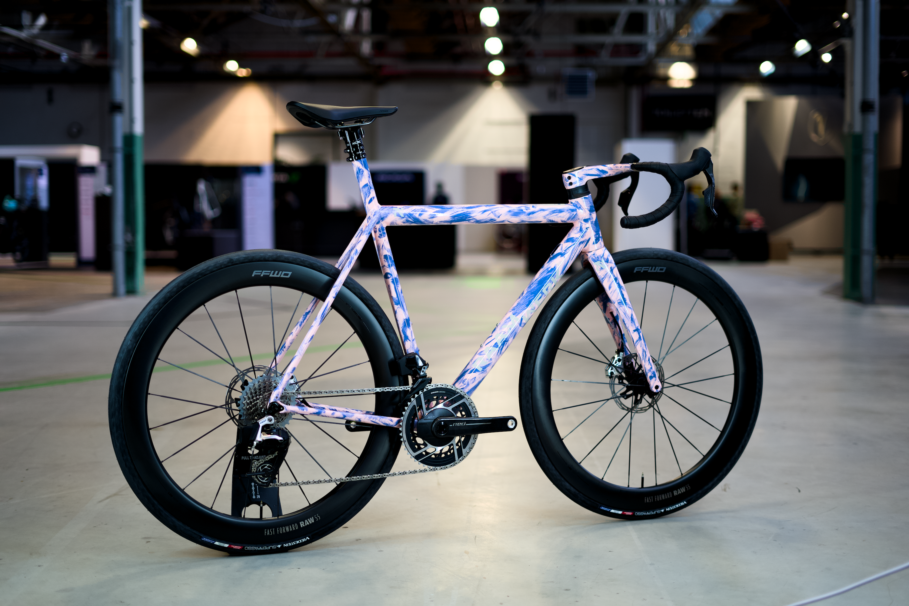 Raamwerk toont Parallel Limited Edition op Velofollies 2026
