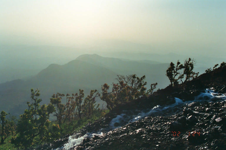 Hopes and fears as Guinea exports iron ore from Simandou mines