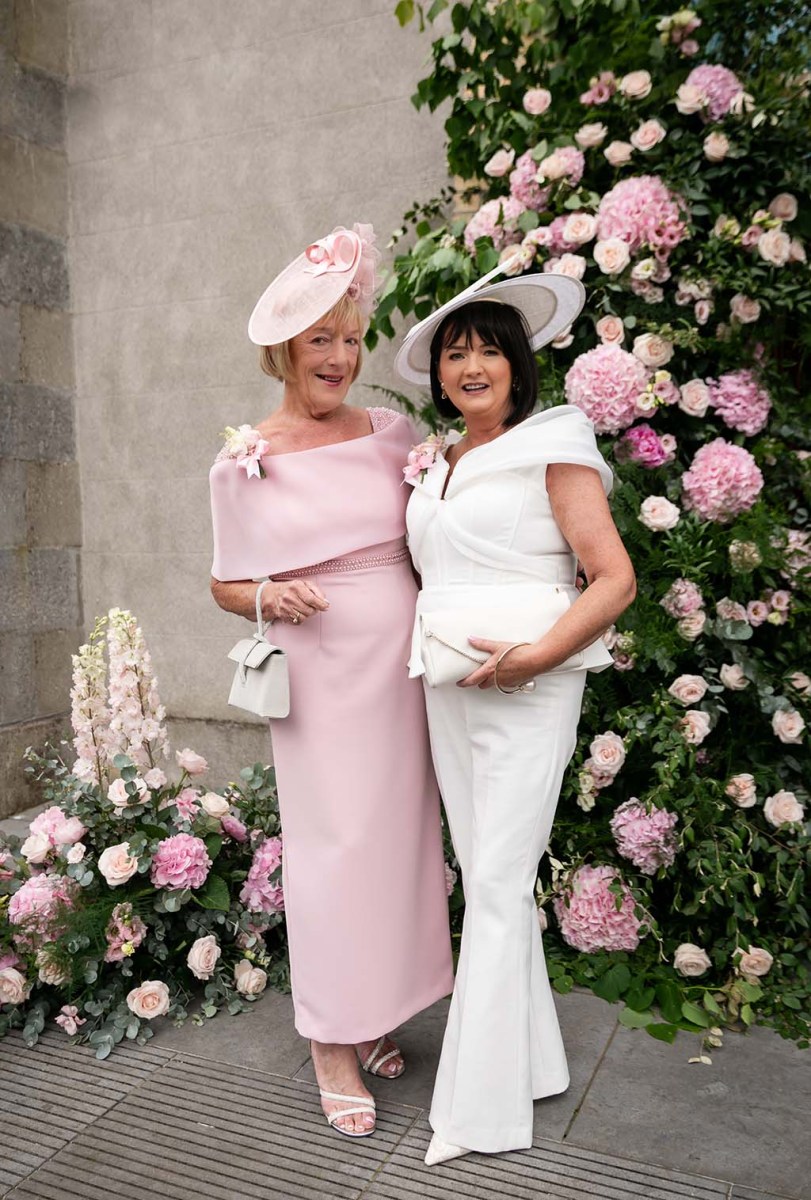 Gorgeous mother of the bride outfits for every type of wedding dress code