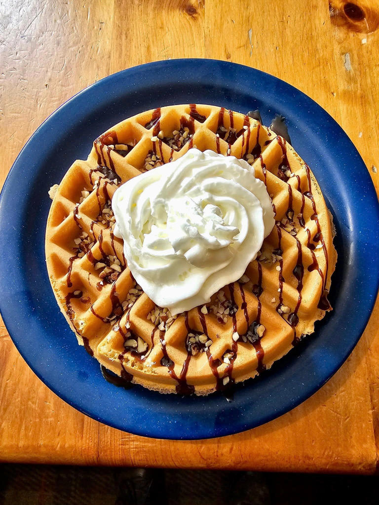 Mike's Restaurant reopens, seafood football special: New Bedford eats