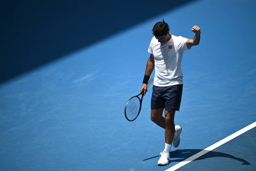 Roger Federer dreht die Zeit zurück und schlägt Weltnummer 12 im Training