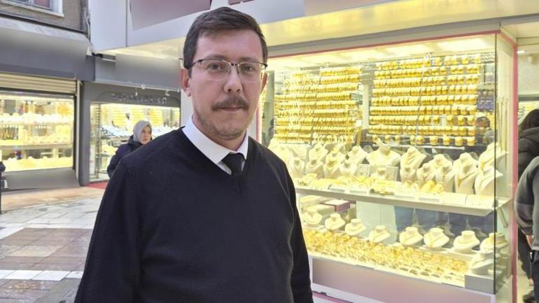 Yaşlı kadın korkudan titreyerek geldi, esnaf durumu fark etti: Benzer ...