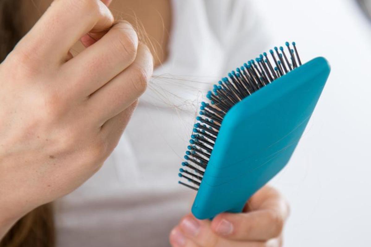 Vitamine bei Haarausfall: Welche Nährstoffe helfen wirklich?
