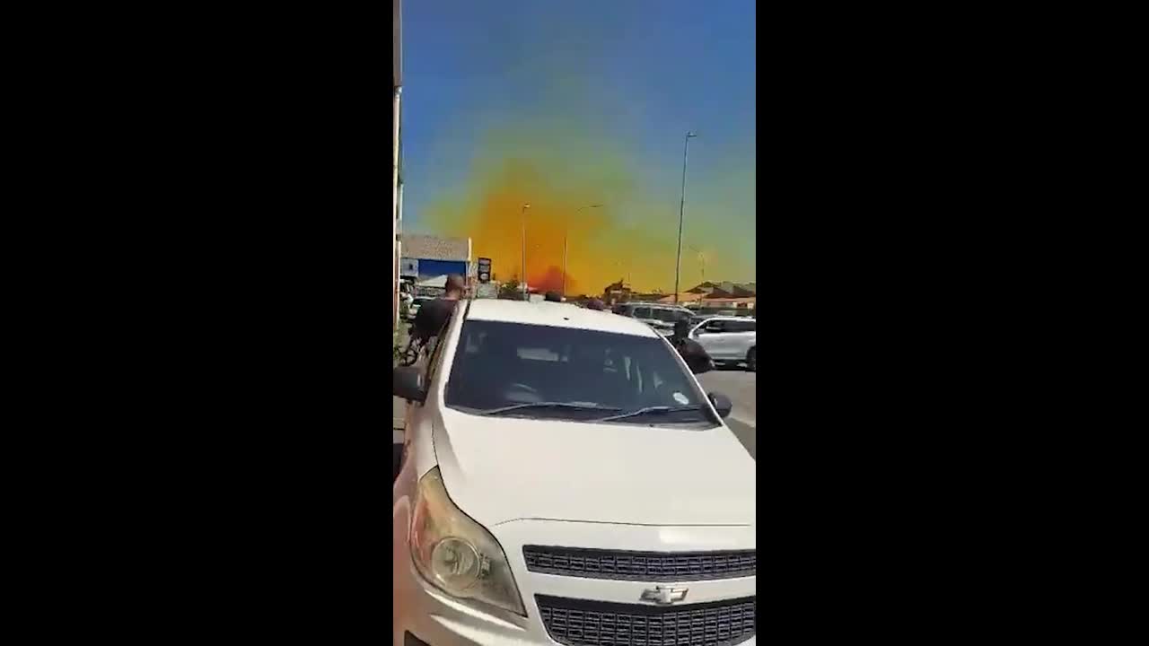 Nitric acid spill releases toxic fumes in Cape Town prompting evacuations