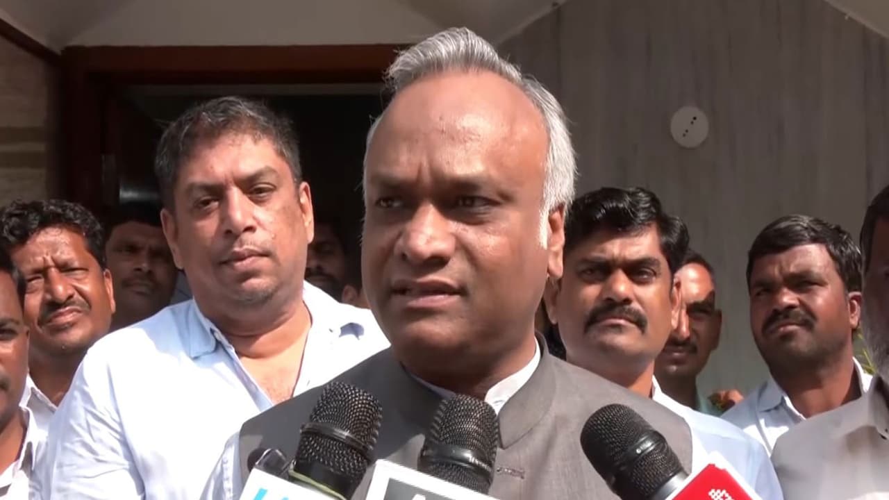 Kharge slams BJP's 'failed' padyatra, cites 'glaring lack of leadership'