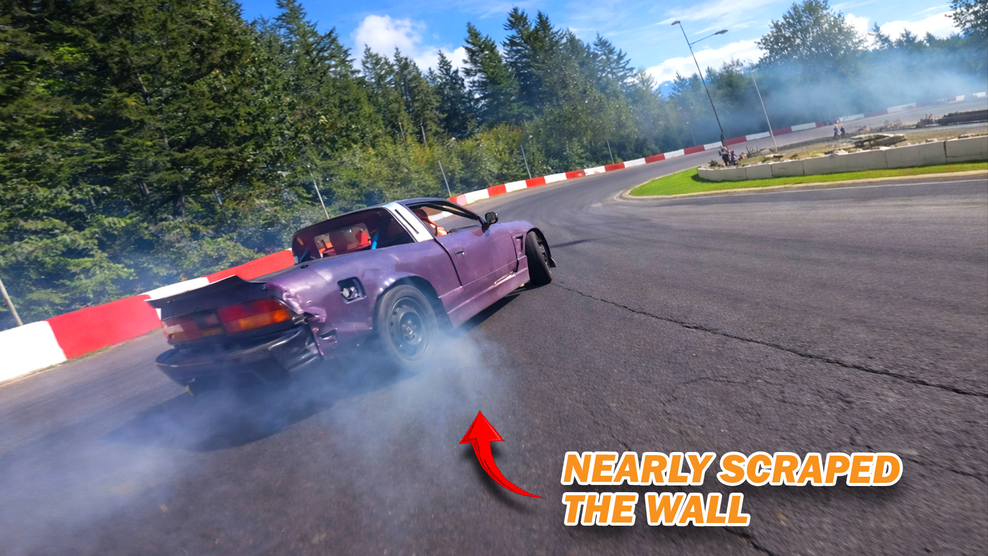 Driften vlak langs de muur