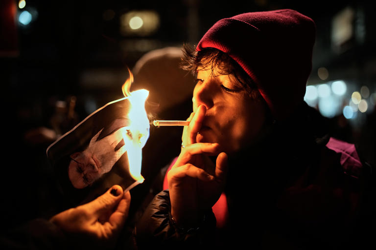 She lit a cigarette, set a photo afire — and became a symbol of ...