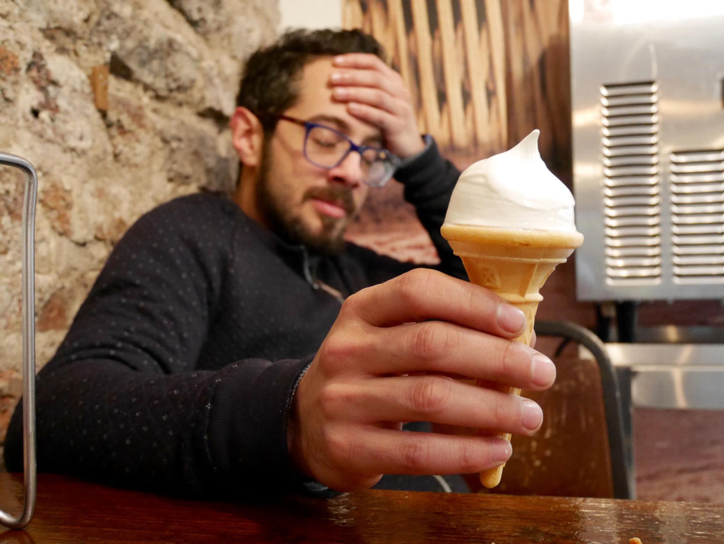 Ból głowy po lodach? Naukowcy ostrzegają: to ważny sygnał. Zastosuj ...