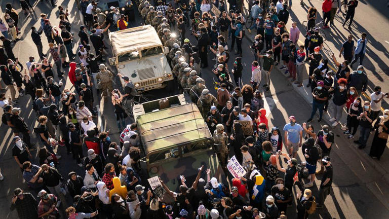 The Minneapolis mayor 'grabbed the megaphone' and told ICE to leave his ...