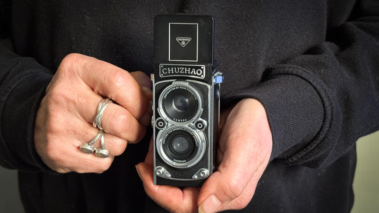 Chuzhao digital camera review: a tiny toy camera that models itself ...