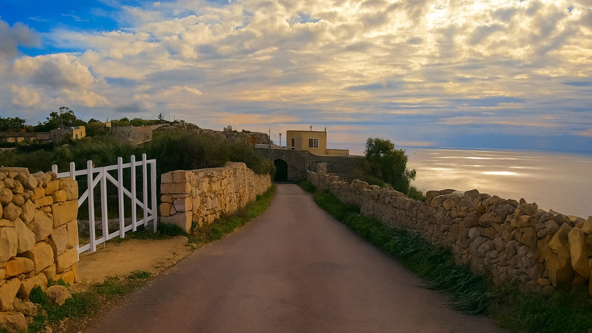 Kørsel tværs over Malta fra kyst til kyst