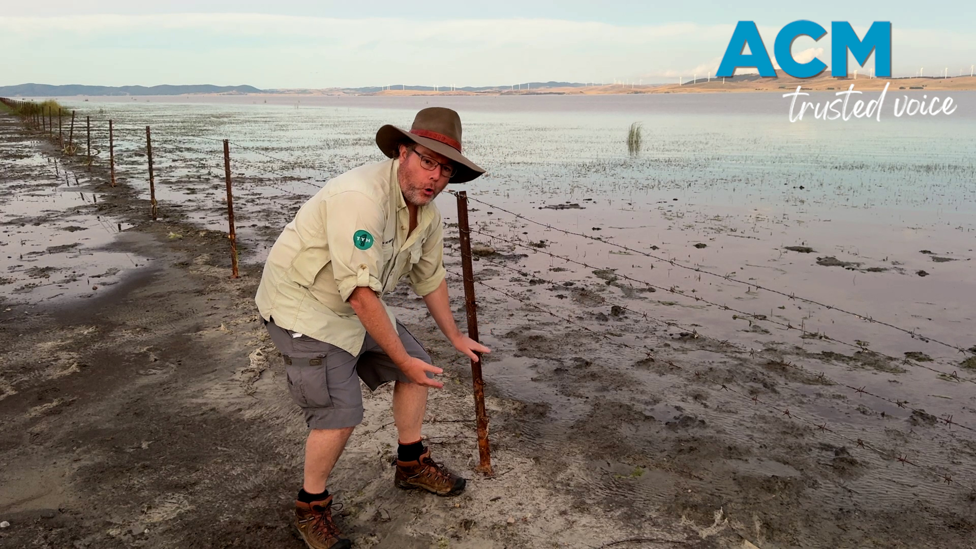 Tim the Yowie Man explores Lake George as the mystery lake fades again