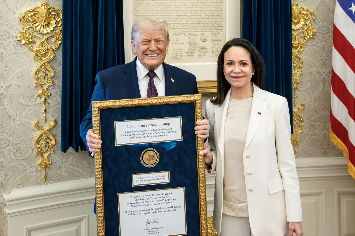 Venezuela, María Corina Machado regala a Trump la medaglia del Nobel ...